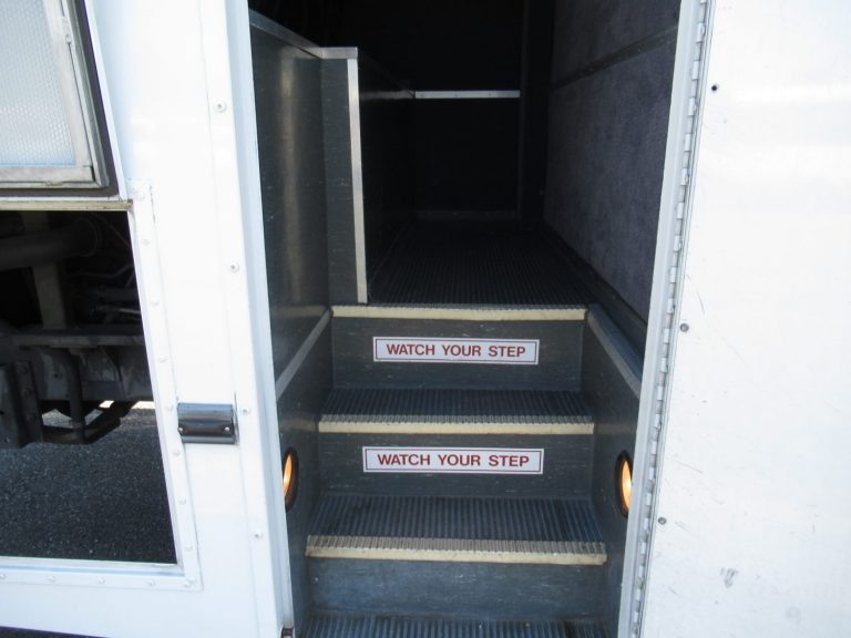 2001 Freightliner StarTrans President 33 Passenger Shuttle Bus - S92483 ...