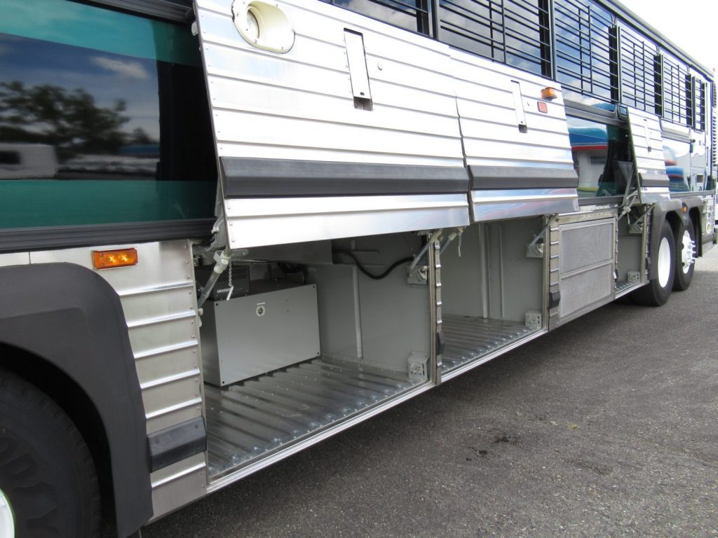 2005 MCI D4000 Prison Bus - 47 Inmates + 3 Solitary + 2 Guards Prison ...