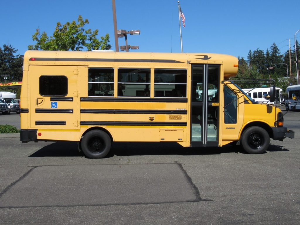 2006 Chevrolet Blue Bird Handy Bus 12+1 ADA Type-A School Bus - B14451 ...