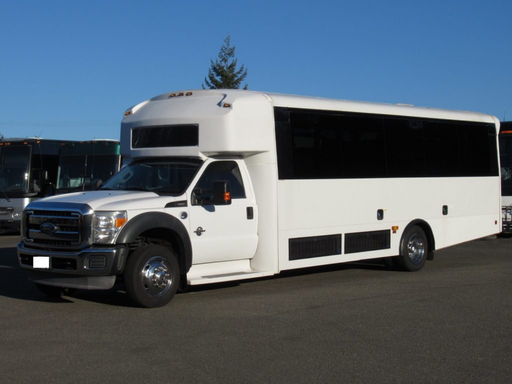 2011 Ford F550 Champion 28 Passenger + Rear Luggage - S37977 ...
