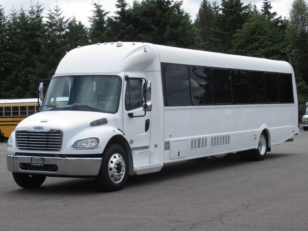 2015 Freightliner Federal Premier 36 Passenger + Rear Luggage Shuttle ...