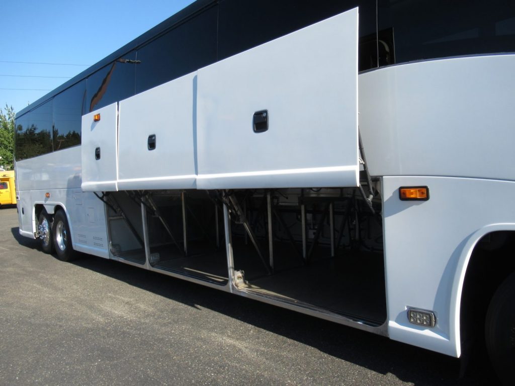 2004 MCI E4500 56 Passenger Motorcoach - C62461 | Northwest Bus Sales, Inc