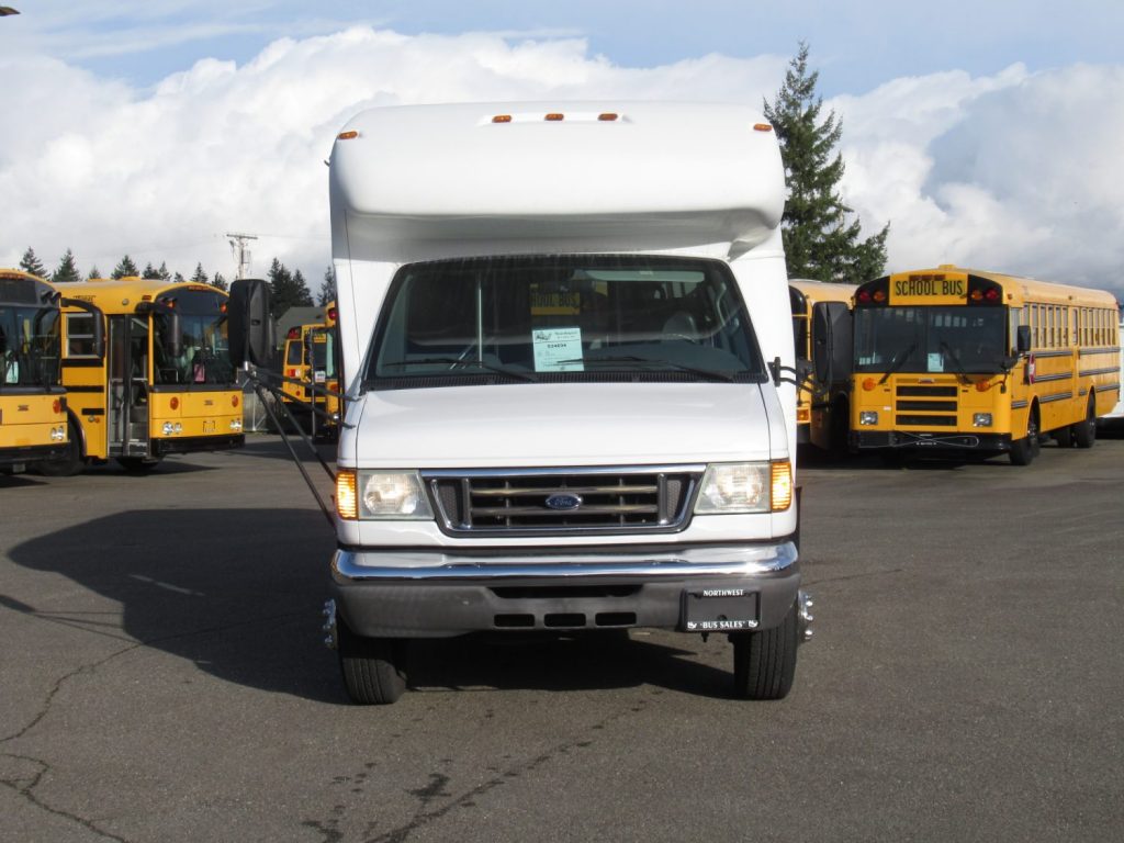 2005 Ford E-350 Startrans Senator 10 Passenger Shuttle Bus - S24694 ...