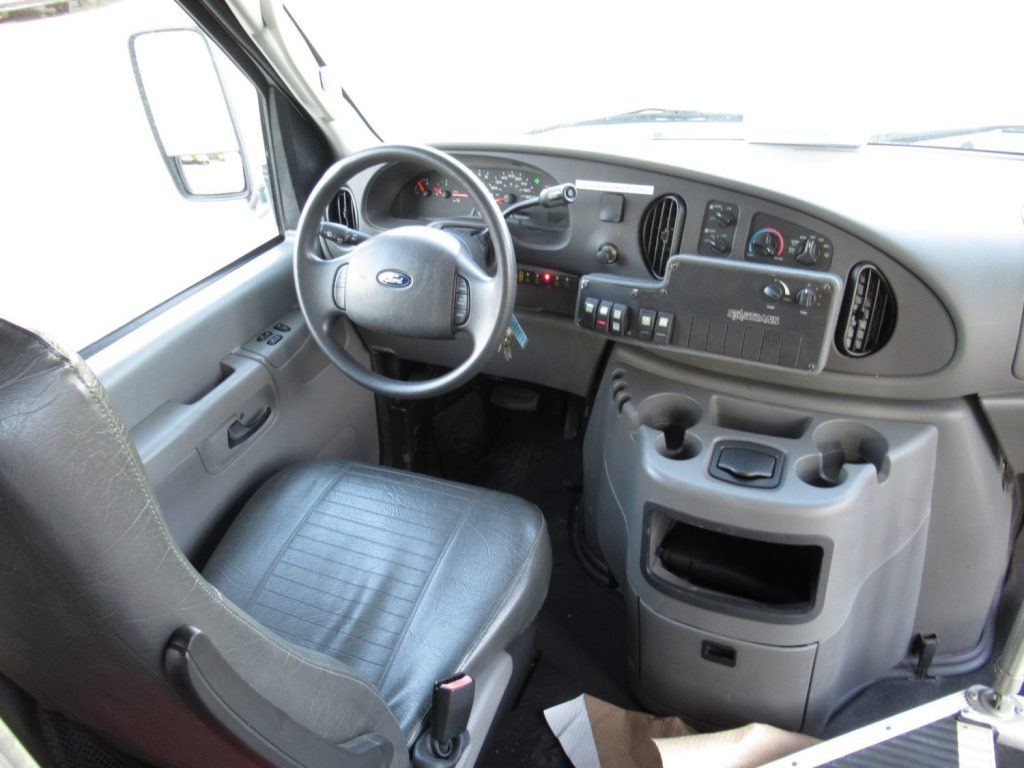 2005 Ford E-350 Startrans Senator 10 Passenger Shuttle Bus - S24694 ...