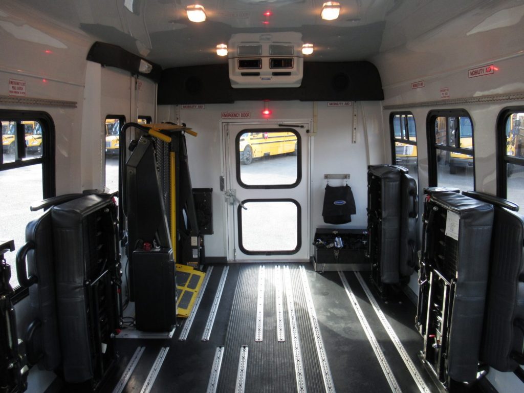 2005 Ford E-350 Startrans Senator 10 Passenger Shuttle Bus - S24694 ...
