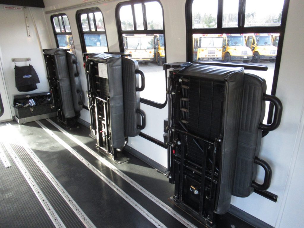 2005 Ford E-350 Startrans Senator 10 Passenger Shuttle Bus - S24694 ...