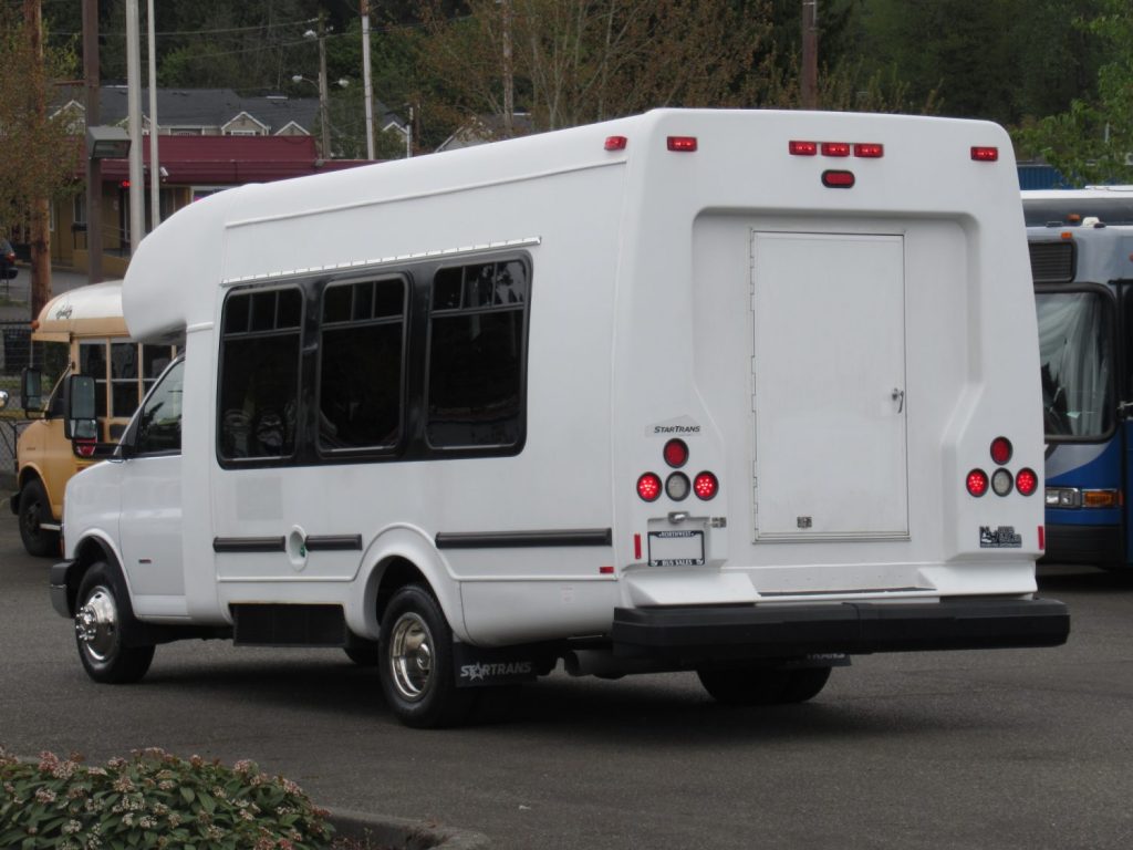 2009 Chevrolet StarTrans 14 Passenger + Rear Luggage Shuttle Bus ...