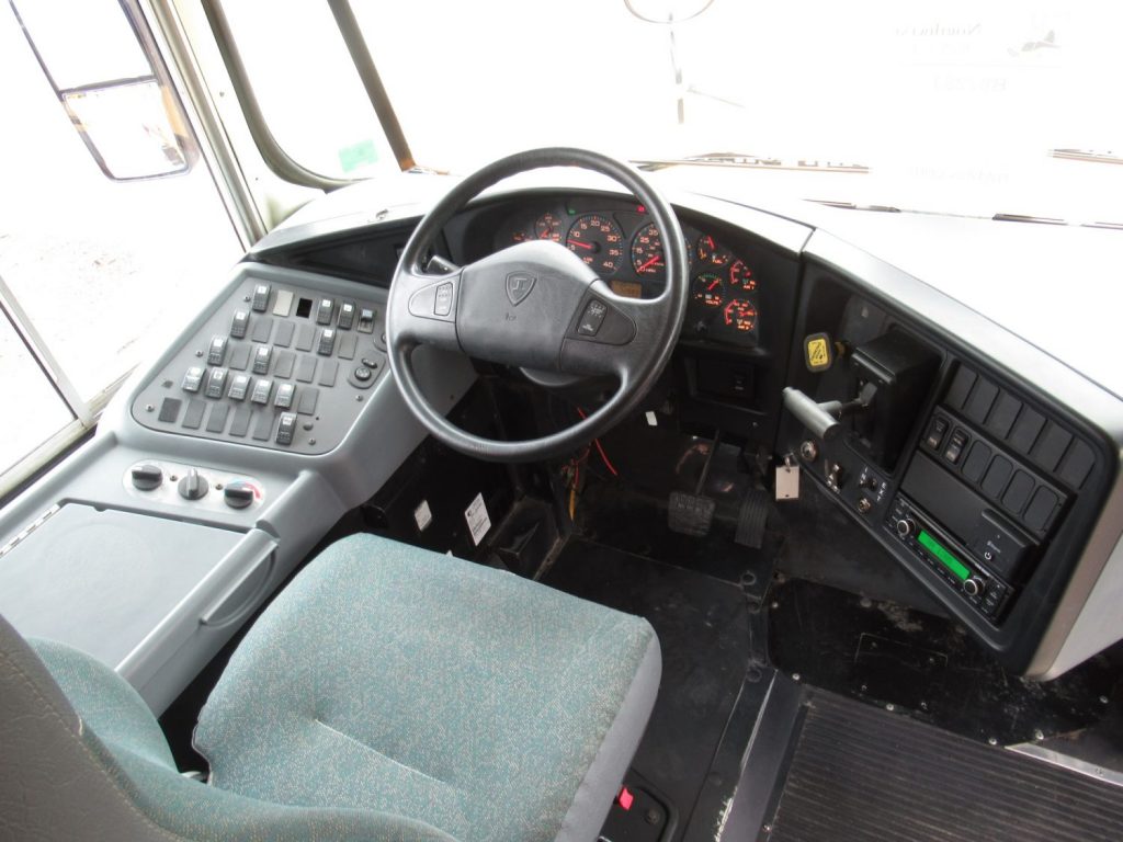 2005 IC CE-200 61 Passenger School Bus - B82283 | Northwest Bus Sales, Inc