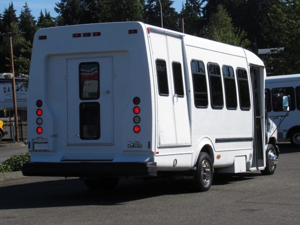 2004 Ford StarTrans Senator 13 Passenger ADA Shuttle Bus - S39463 ...