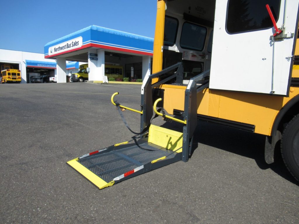 2007 Blue Bird All American 20 Passenger + 2 Wheelchair Short School ...