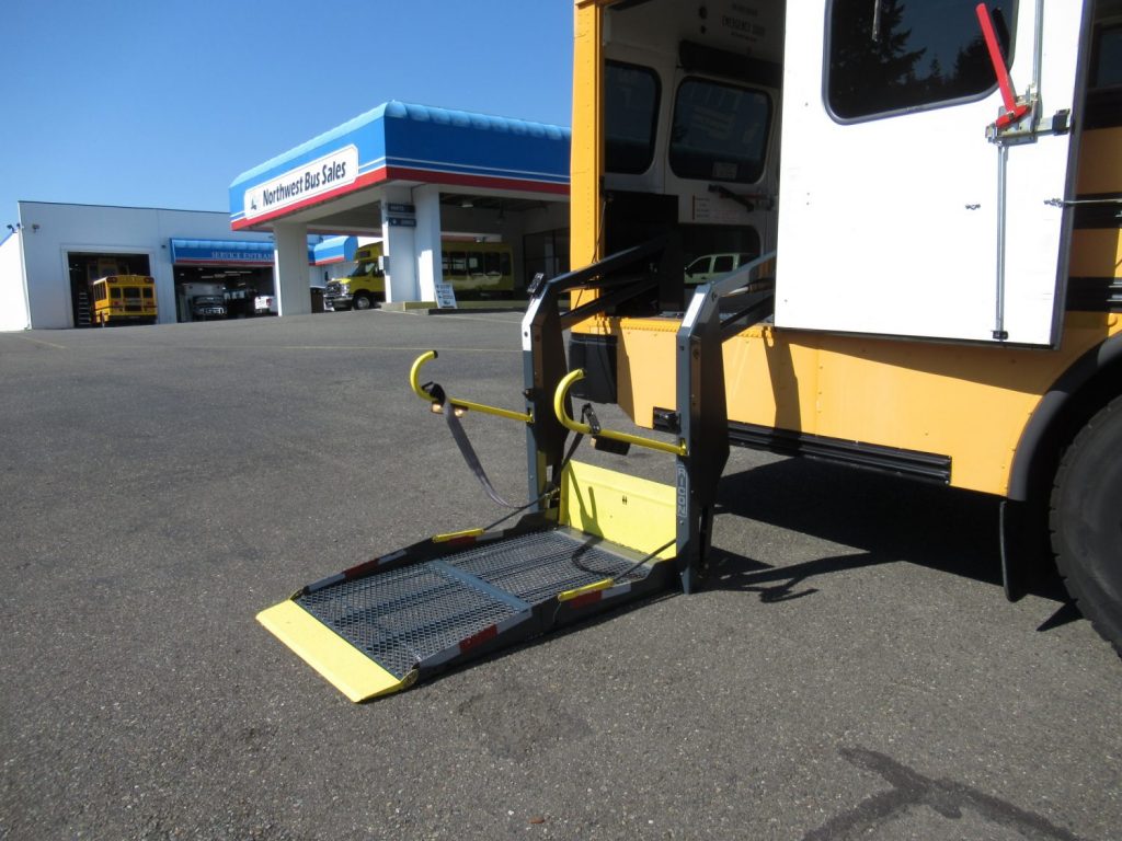 2009 Blue Bird All American 18 Passenger + 2 Wheelchair Short School ...