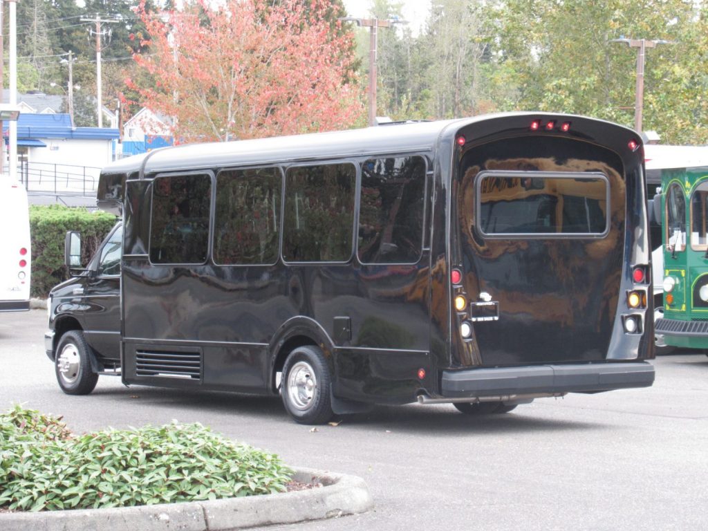 2008 Ford General Coach 25 Passenger Shuttle Bus - S43962 | Northwest ...