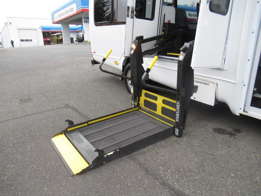 2009 Ford Startrans Senator 14 Passenger ADA Shuttle Bus - S42257 ...