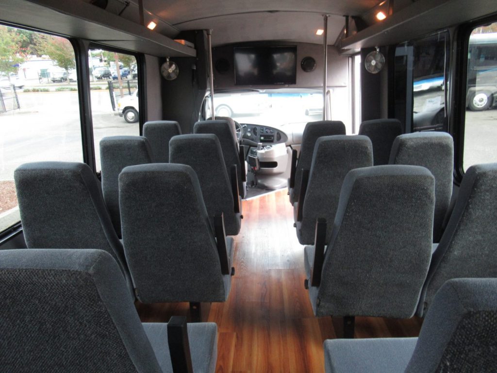 2008 Ford General Coach 25 Passenger Shuttle Bus - S43962 | Northwest ...