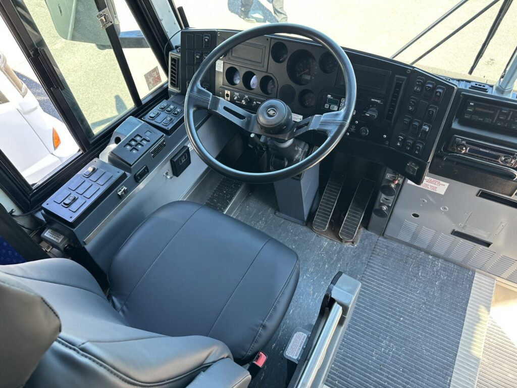 2006 MCI D4505 55 Passenger ADA Motorcoach - C56811 | Northwest Bus ...