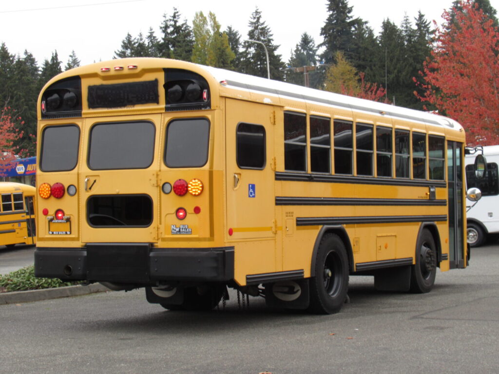 2009 Blue Bird All American 22 Passenger + 1 Wheelchair Short School ...