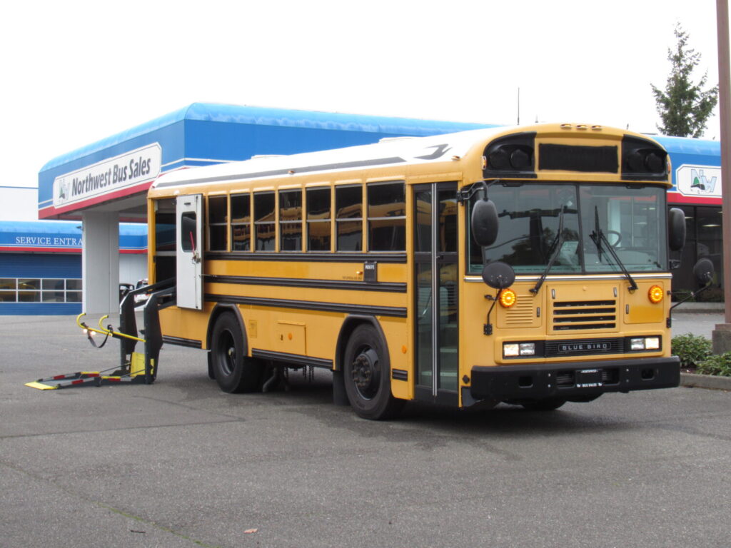 2009 Blue Bird All American 22 Passenger + 1 Wheelchair Short School ...