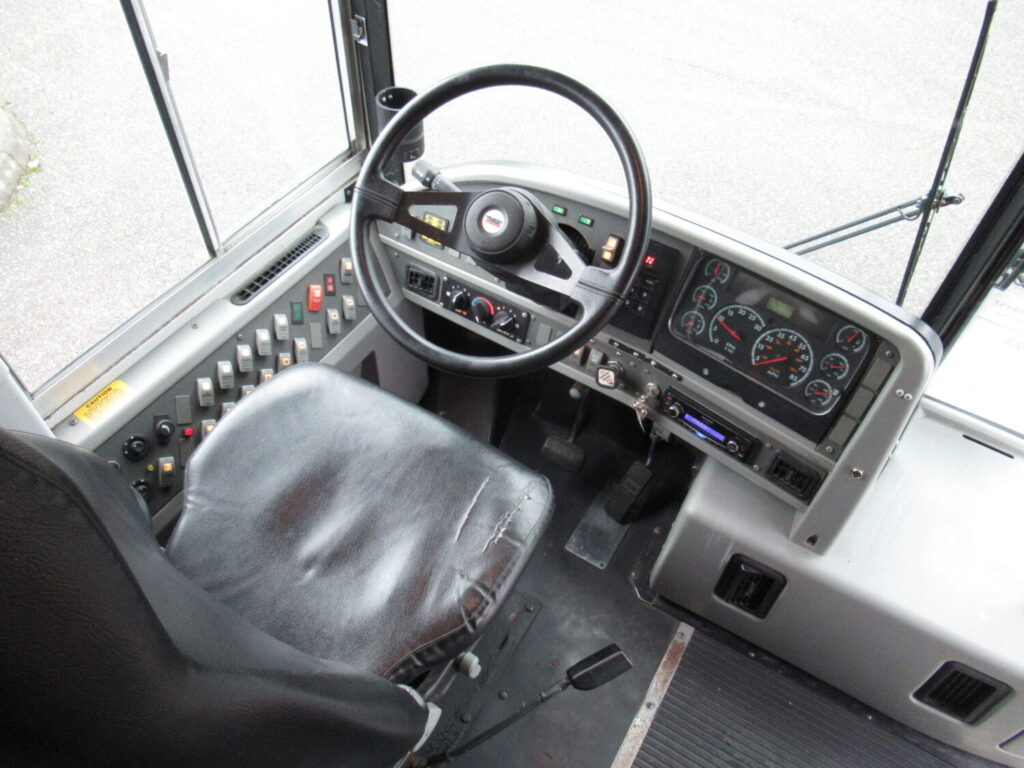 2004 Thomas HDX 75 Passenger School Bus - B43423 | Northwest Bus Sales, Inc