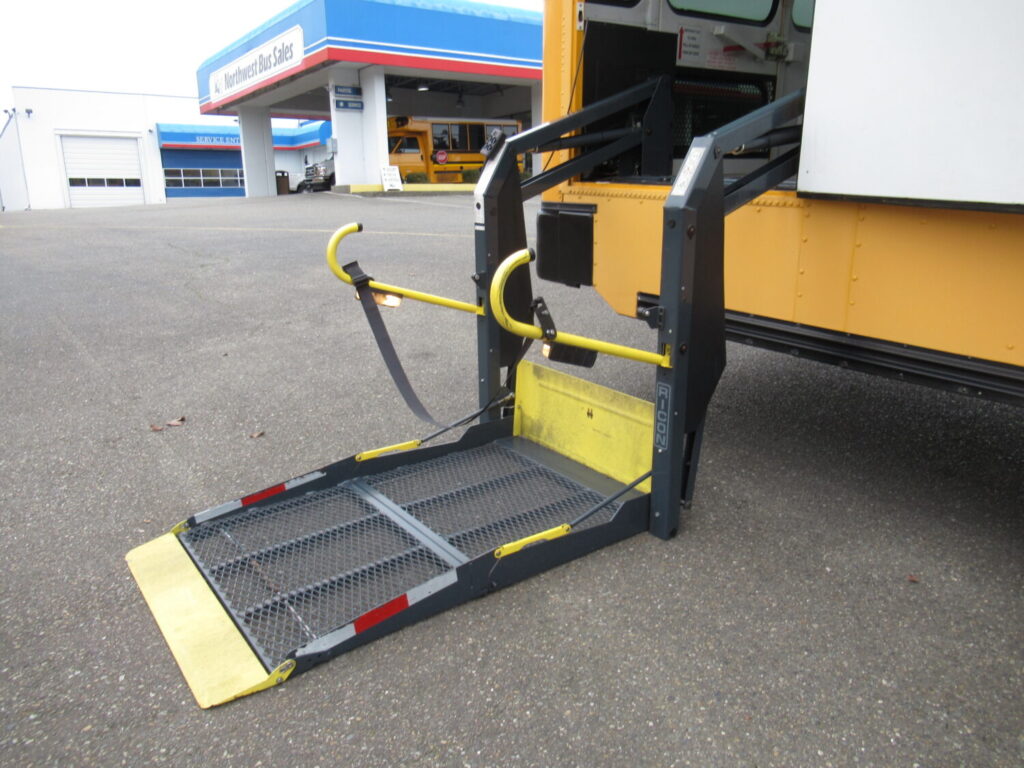 2007 Blue Bird All American 24 Passenger + 1 Wheelchair Short School ...