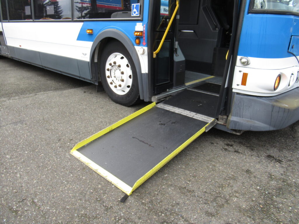 2005 New Flyer Invero D40i 37 ADA Transit Bus - T28148 | Northwest Bus ...