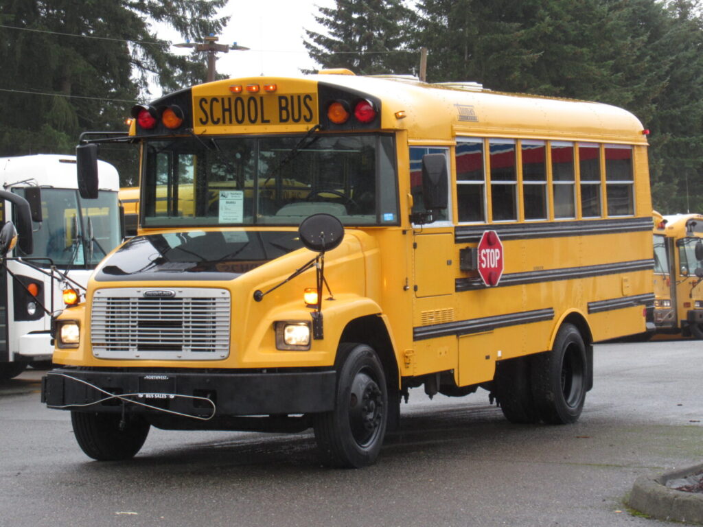 2007 Thomas Freightliner FS65 14 Passenger + 2 Wheelchairs School Bus ...