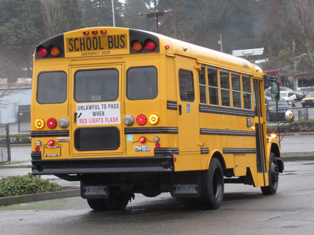 2007 Thomas Freightliner FS65 14 Passenger + 2 Wheelchairs School Bus ...