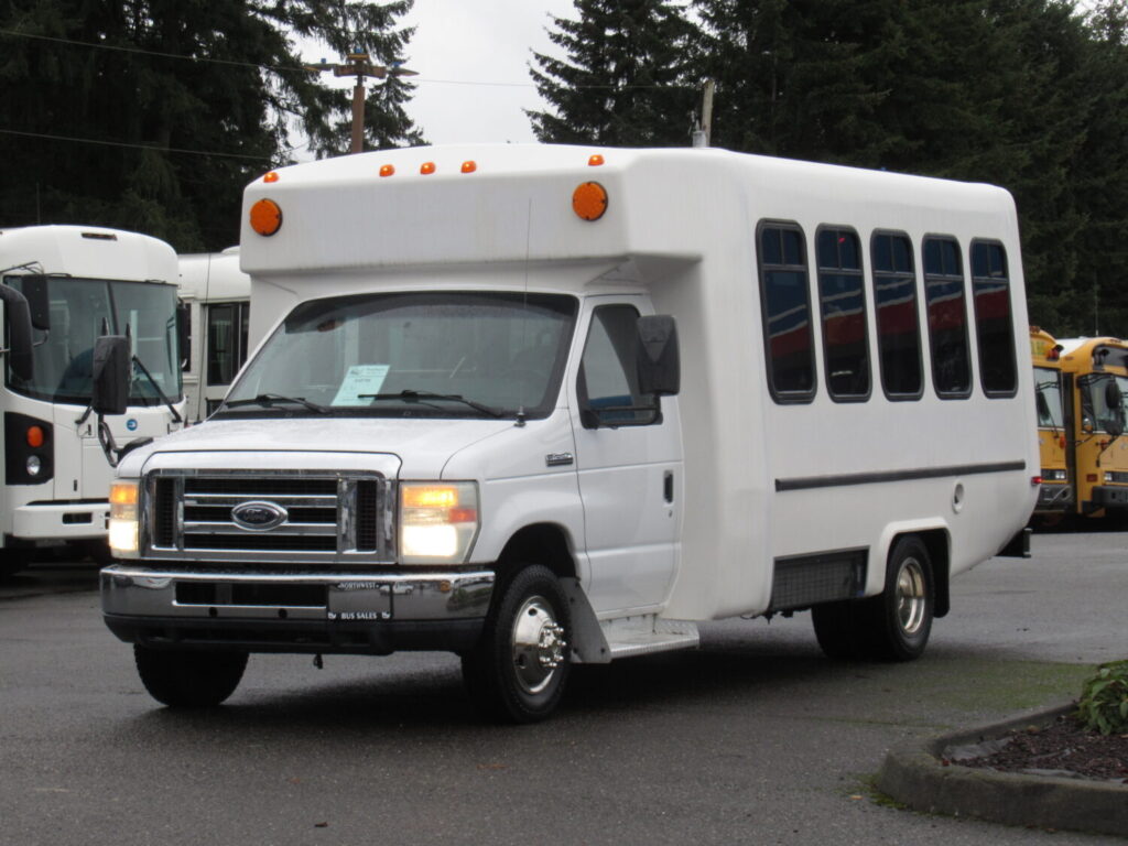 2010 Ford Diamond VIP 2200 14 Passenger + 1 Wheelchair ADA Shuttle Bus ...