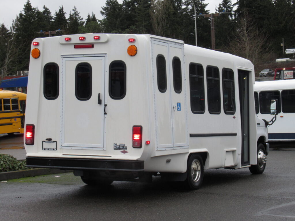 2010 Ford Diamond VIP 2200 14 Passenger + 1 Wheelchair ADA Shuttle Bus ...