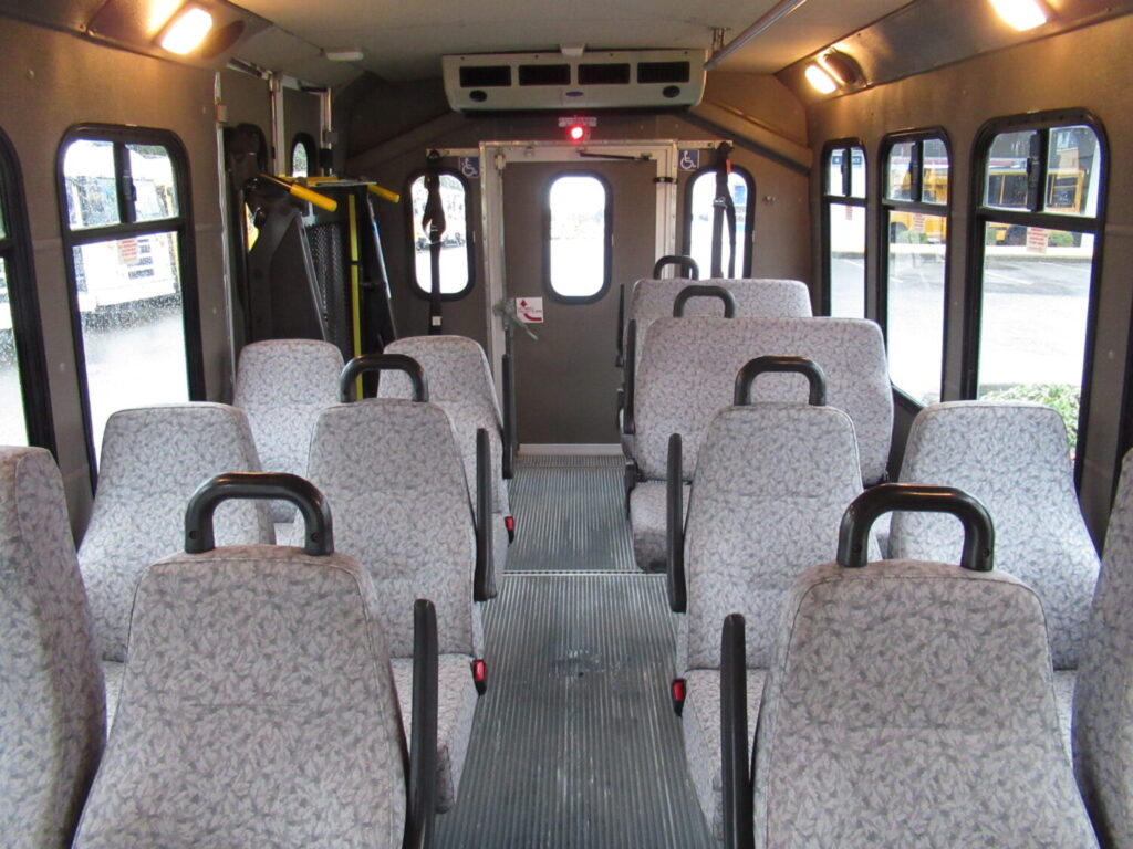 2010 Ford Diamond VIP 2200 14 Passenger + 1 Wheelchair ADA Shuttle Bus ...