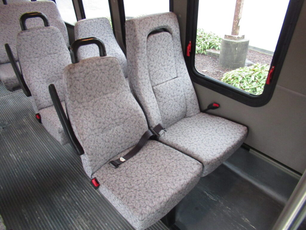 2010 Ford Diamond VIP 2200 14 Passenger + 1 Wheelchair ADA Shuttle Bus ...