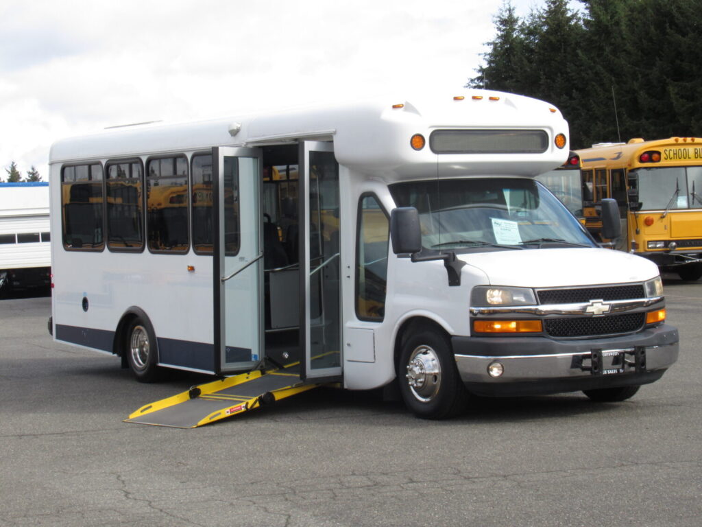 2012 Chevrolet Arboc Spirit of Mobility 17 Passenger + 2 Wheelchair ADA ...