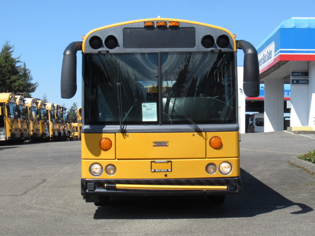 2005 Thomas HDX 33 Passenger + 3 Wheelchair School Bus - B60721 ...