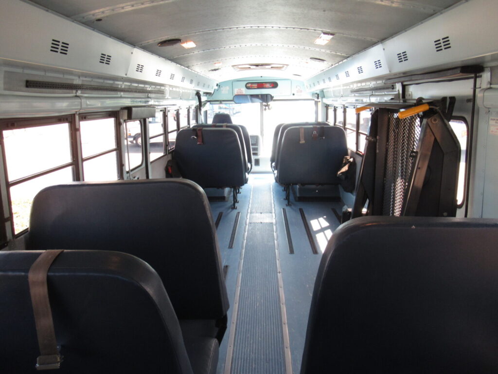 2005 Thomas HDX 33 Passenger + 3 Wheelchair School Bus - B60721 ...