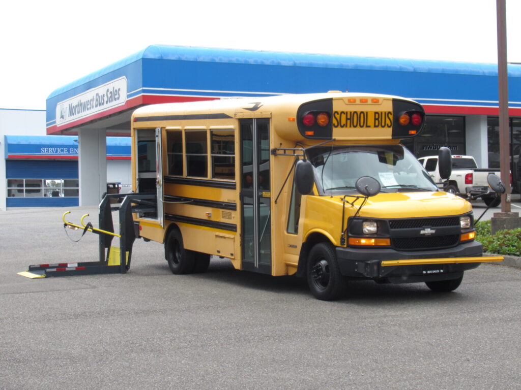 2006 Chevrolet Blue Bird Handy Bus 12+1 ADA Type-A School Bus -B15556 ...