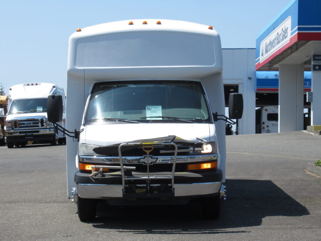 2009 Chevrolet Champion 14 Passenger + 1 Wheelchair ADA Shuttle ...