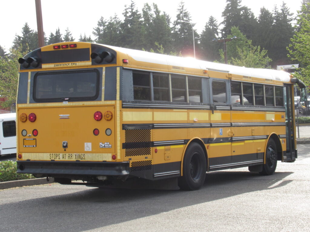 2006 Thomas HDX 33 Passenger + 3 Wheelchair School Bus - B60715 ...