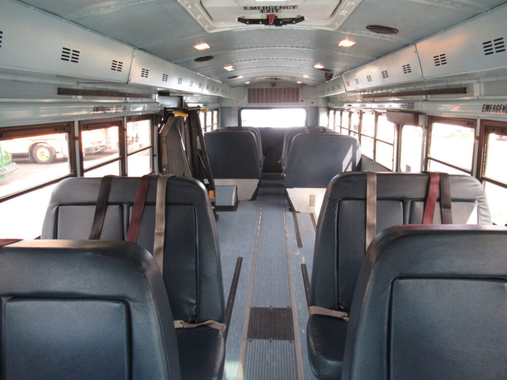 2006 Thomas HDX 33 Passenger + 3 Wheelchair School Bus - B60715 ...