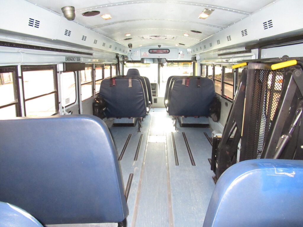 2006 Thomas HDX 33 Passenger + 3 Wheelchair School Bus - B60715 ...