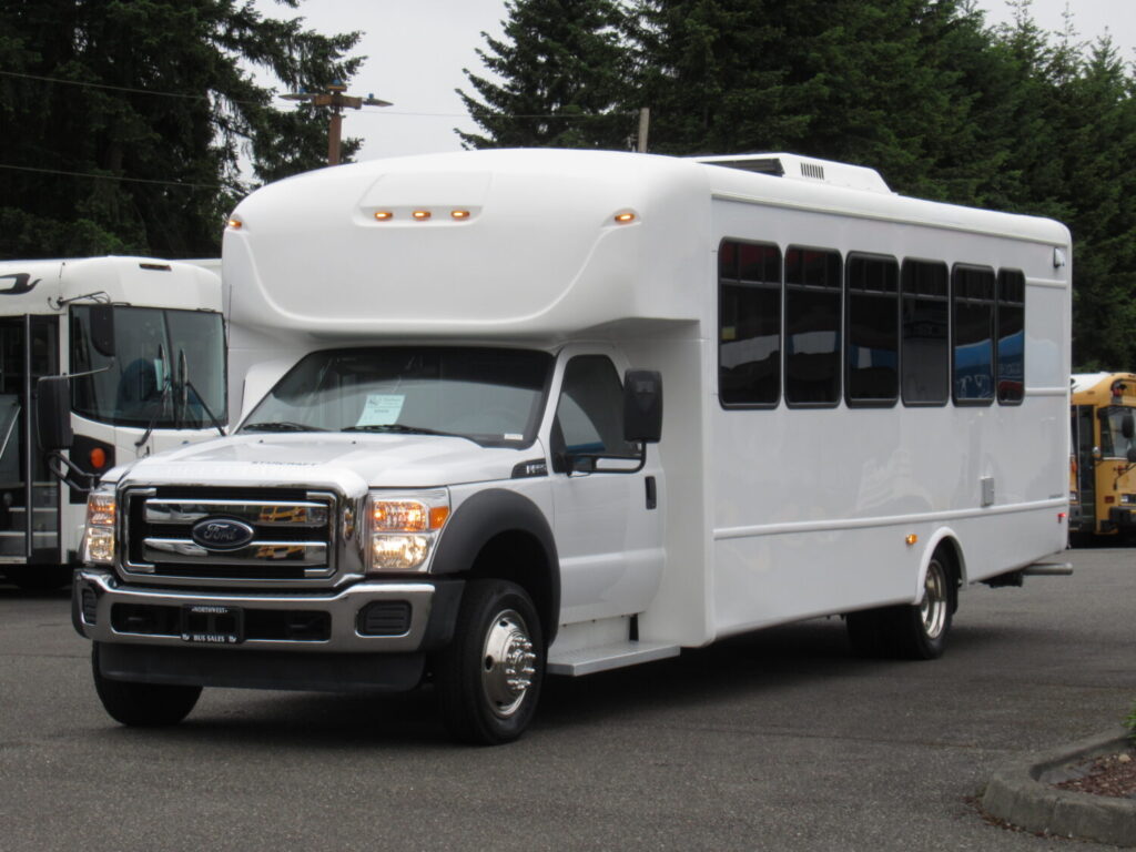 2016 Ford F-550 Starcraft Allstar XL 16 Passenger + Tables + Restroom ...