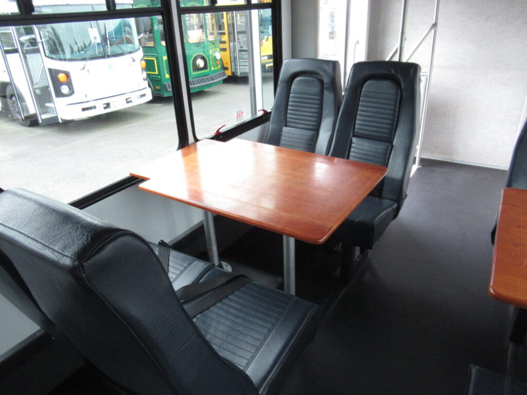 2016 Ford F-550 Starcraft Allstar XL 16 Passenger + Tables + Restroom ...