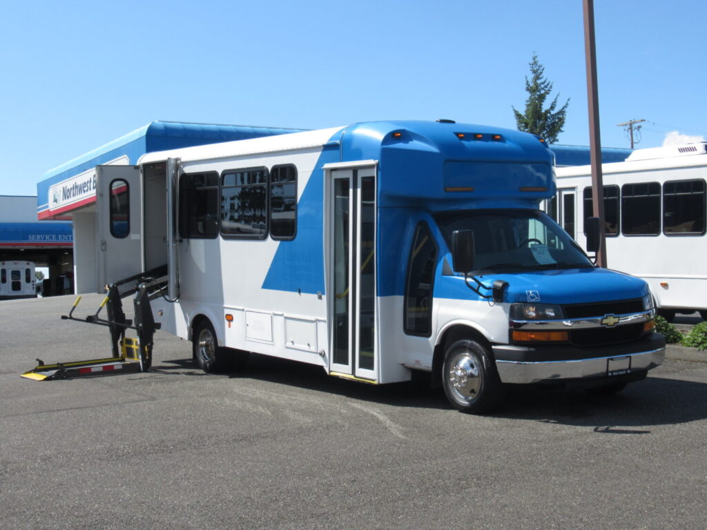 2015 Chevrolet Glaval Titan II 14 Passenger Shuttle Bus - S33130 ...