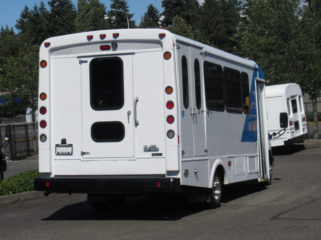 2015 Chevrolet Glaval Titan II 14 Passenger Shuttle Bus - S32157 ...