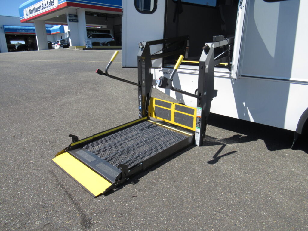 2016 Ford F-550 Champion Defender 16 Passenger ADA Shuttle Bus - S67830 ...