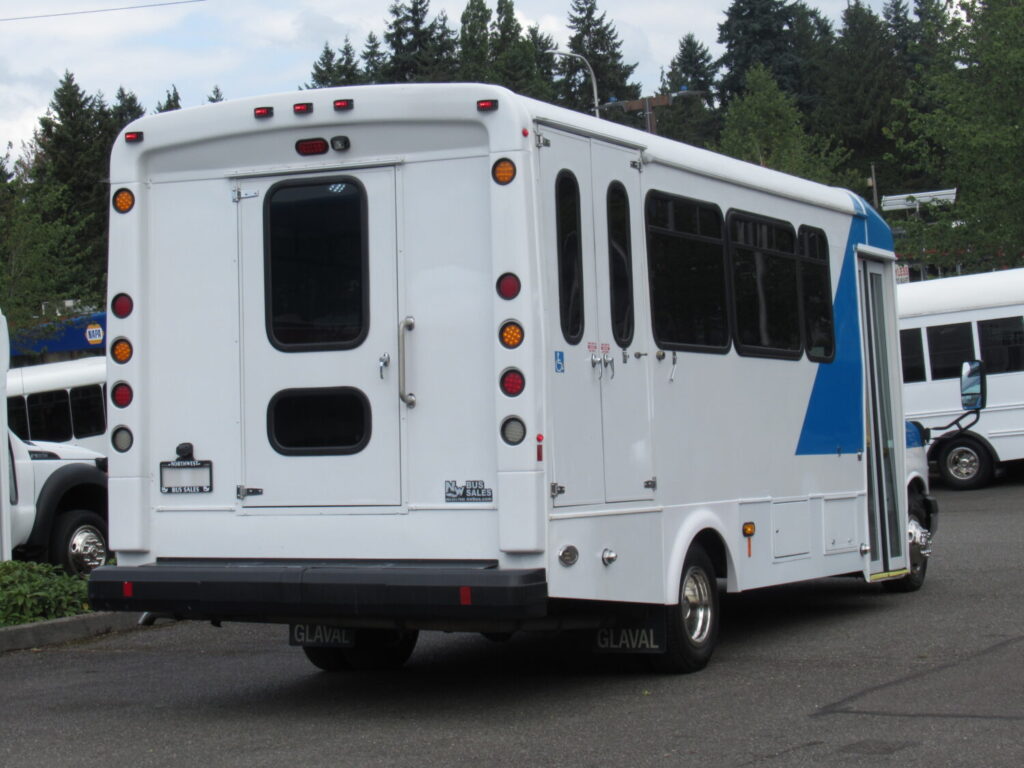 2015 Chevrolet Glaval Titan II 14 Passenger Shuttle Bus - S29221 ...