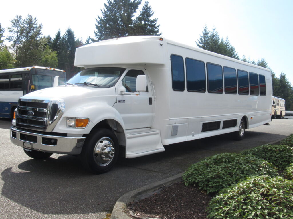 2015 Ford Starcraft XLT 40 Passenger + Rear Luggage Shuttle Bus ...