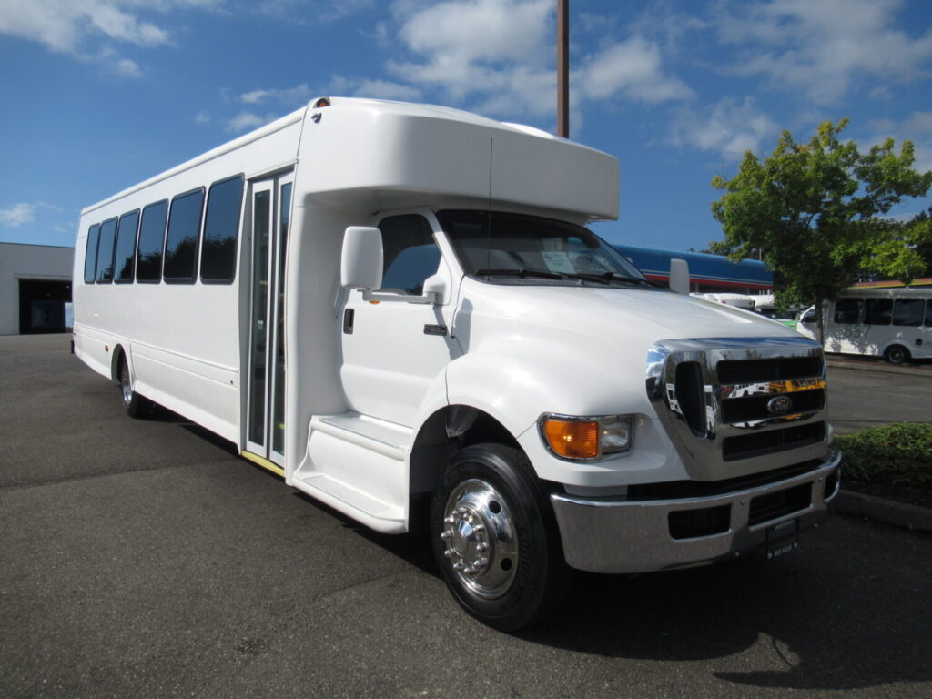 2015 Ford Starcraft XLT 40 Passenger + Rear Luggage Shuttle Bus ...