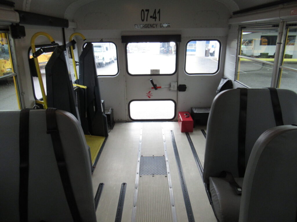 2007 Thomas Saf-T-Liner 22 Passenger ADA Short School Bus - B80828 ...