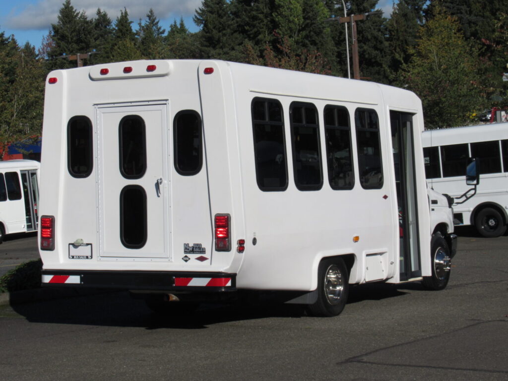 2010 Ford Diamond VIP 2200 14 Passenger Shuttle Bus - S01407 ...