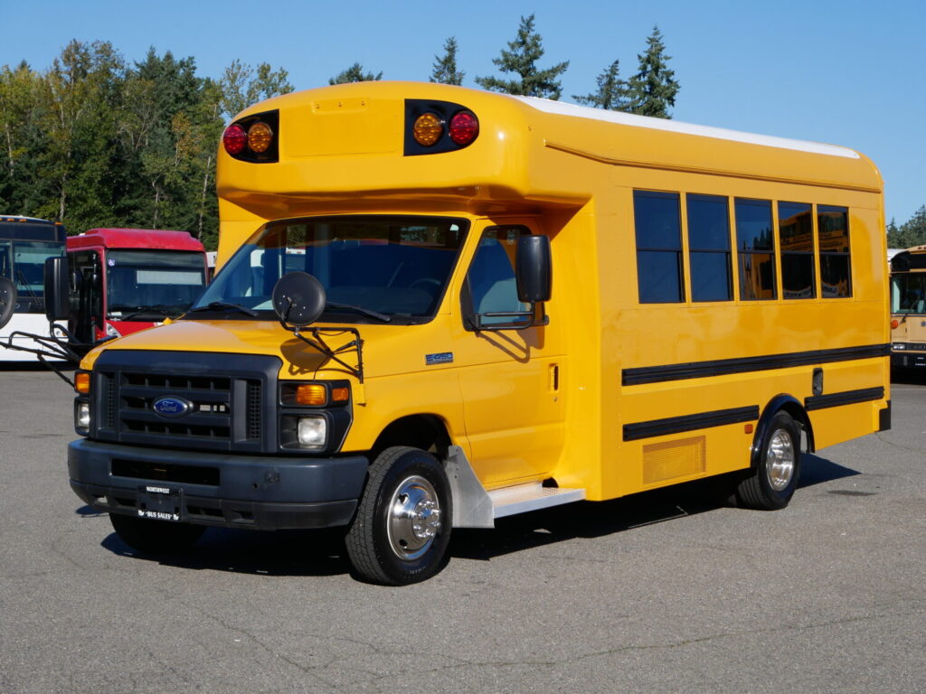 2016 Ford E-450 Starcraft Quest 30 Passenger School Bus - B32236 ...