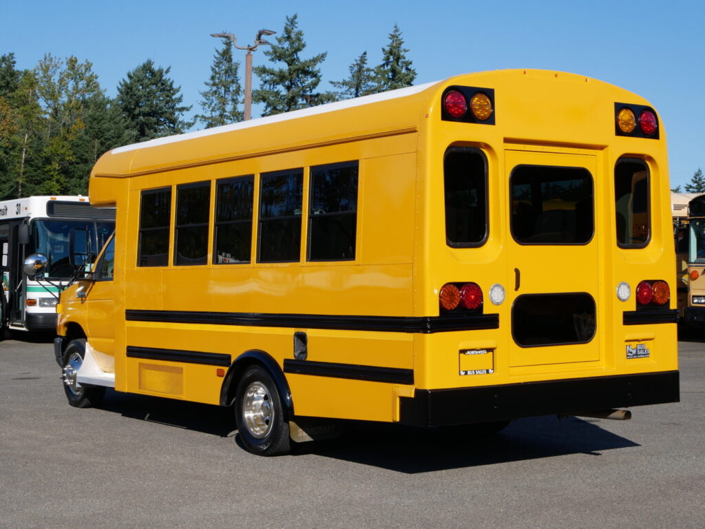 2016 Ford E-450 Starcraft Quest 30 Passenger School Bus - B32236 ...